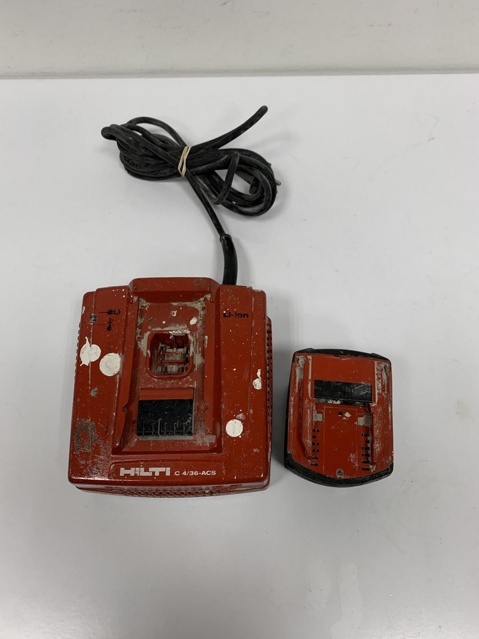 ŁADOWARKA HILTI C 4/36-ACS + AKU HILTI 14,4V | Loombard.pl
