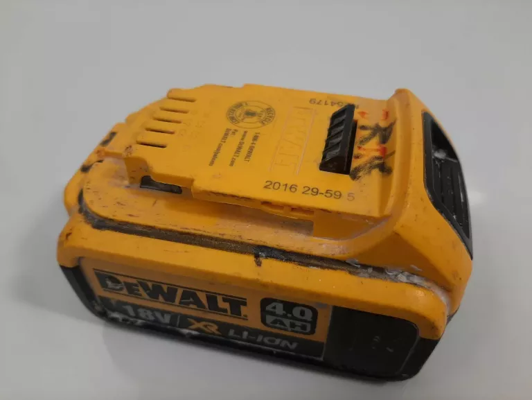 AKUMULATOR DEWALT 18V 4.0 AH | Akumulatory do elektronarzędzi | Loombard.pl