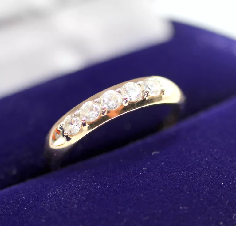 DELIKATNY ZŁOTY PIERŚCIONEK Z CYRKONIAMI R11 P585 | Pierścionki, obrączki | Loombard.pl