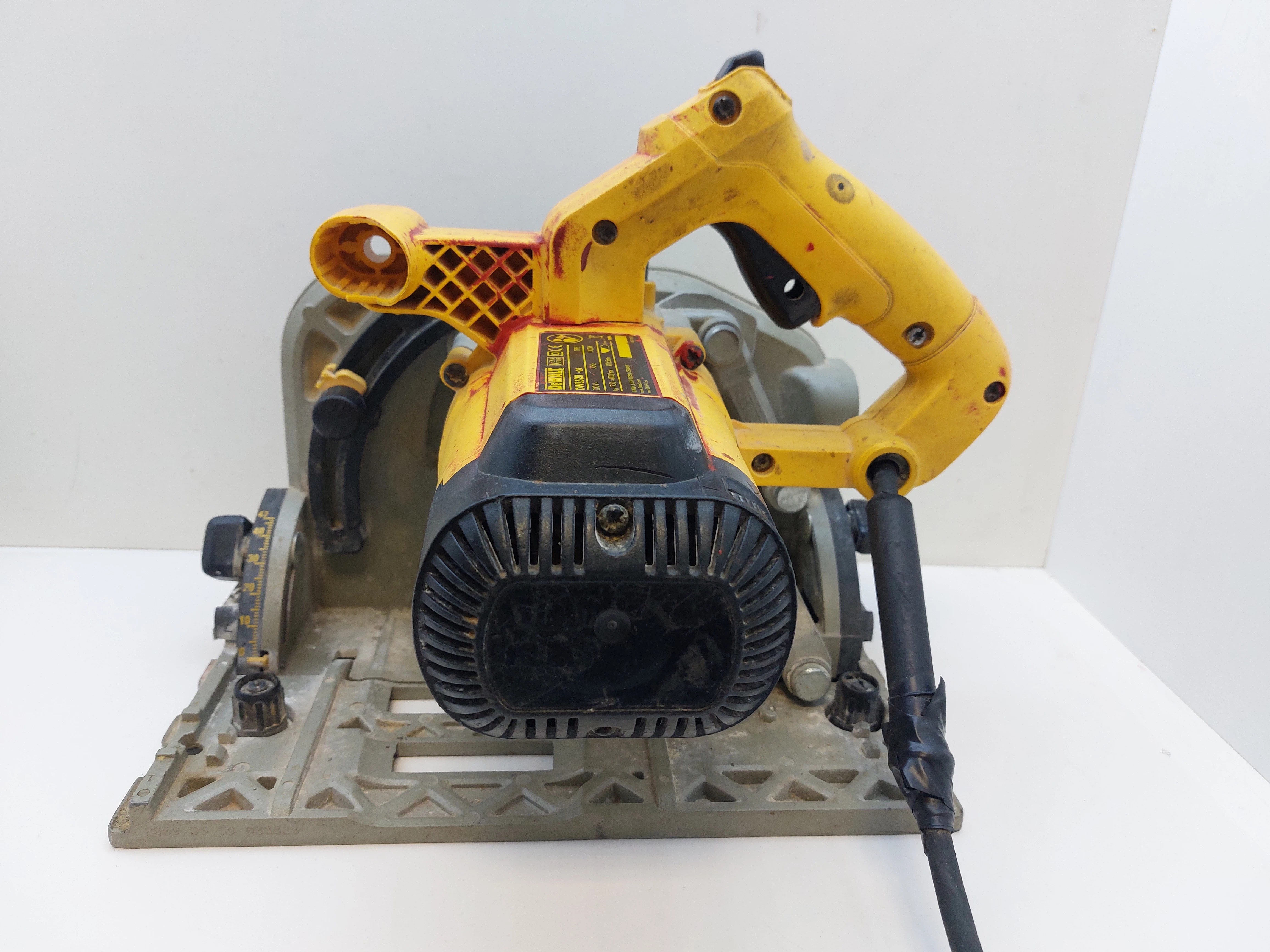 PILARKO-ZAGŁĘBIARKA ELEKTRYCZNA DEWALT DWS520 OPI | Pilarko-zagłębiarki ...