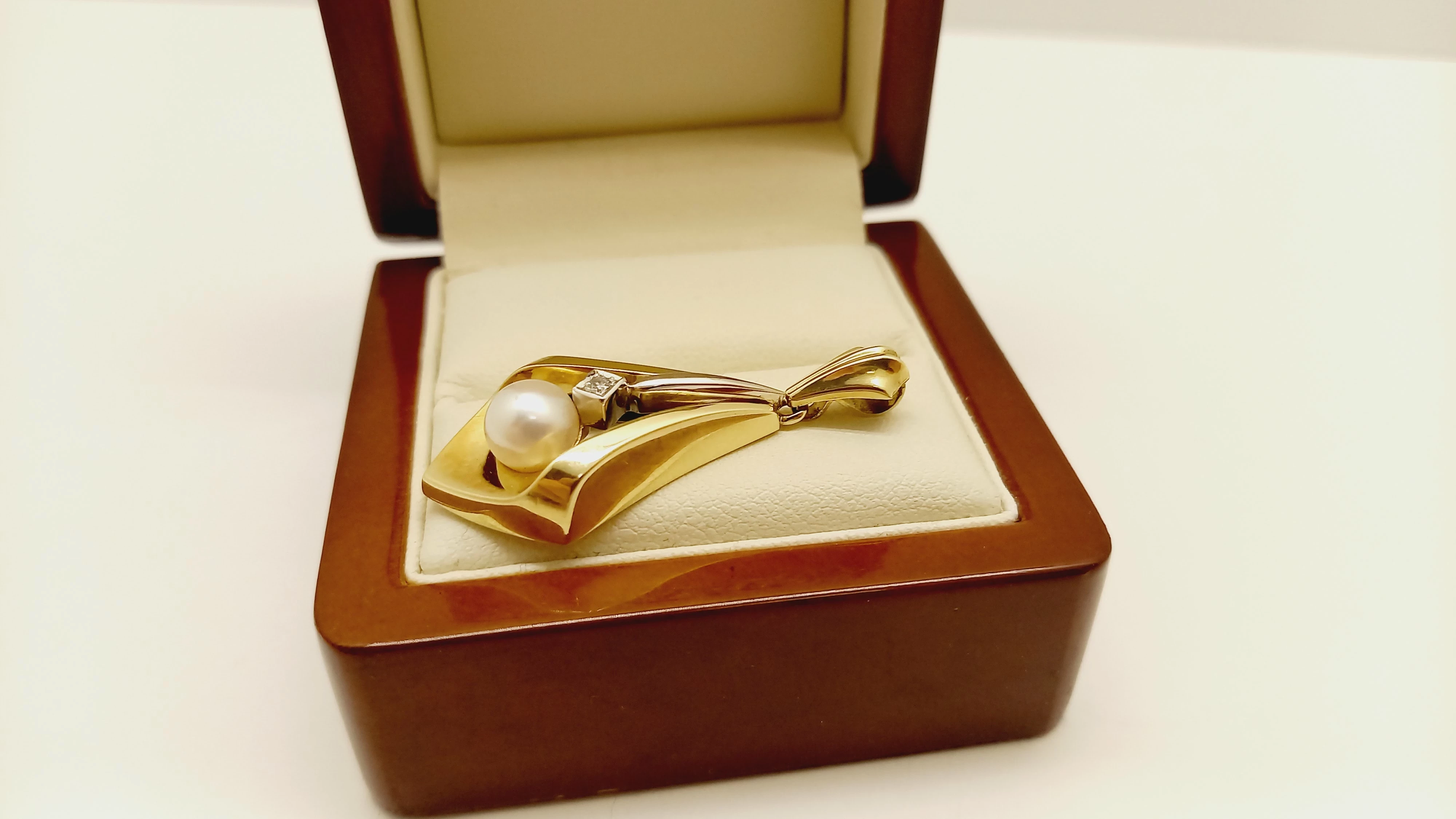 CUDOWNA ZŁOTA ZAWIESZKA BRYLANT PERŁA 585 3.73G | Wisiorki | Loombard.pl