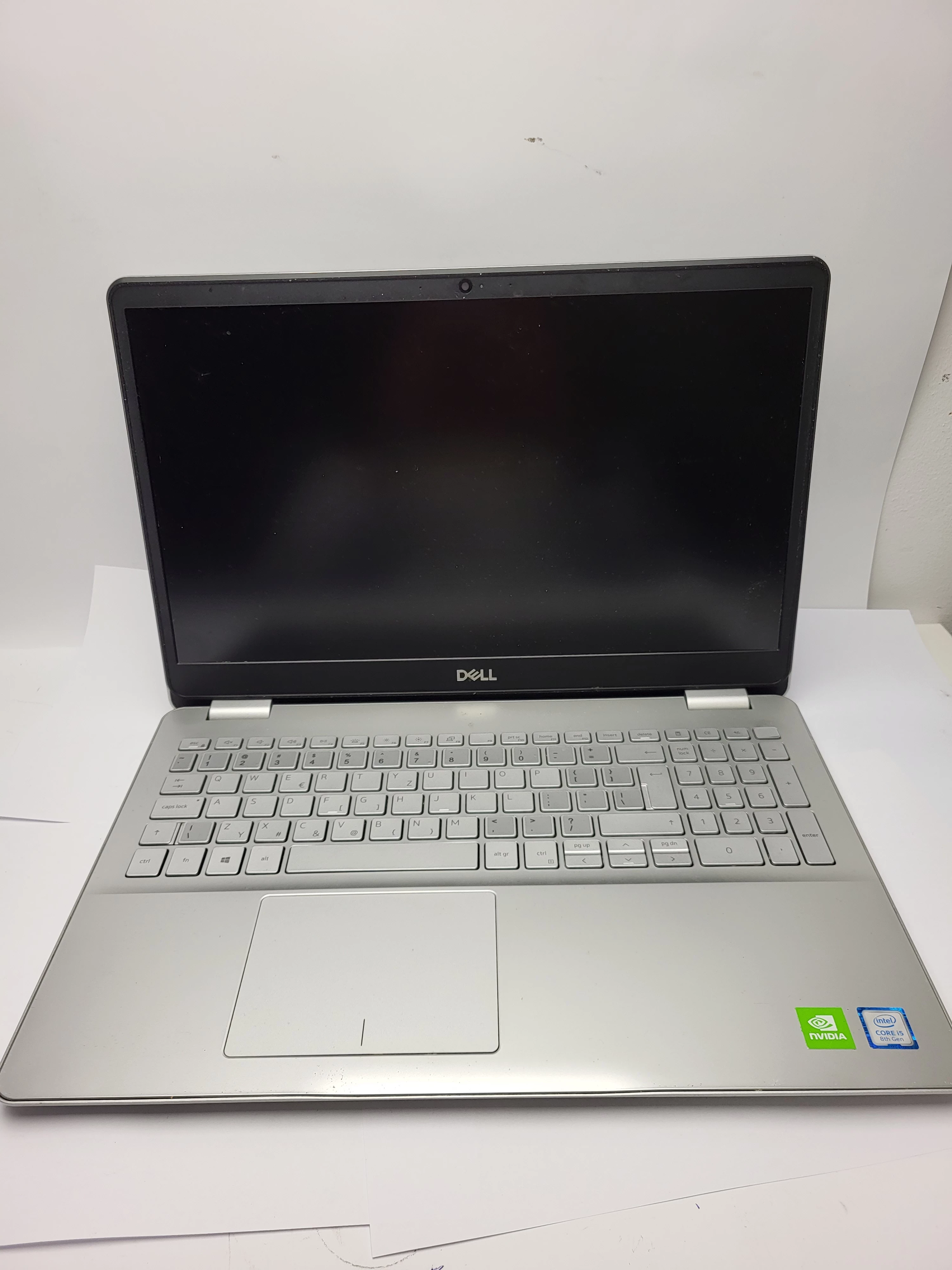 LAPTOP DELL INSPIRON 5584 15,6 " INTEL CORE I5 8 GB / 256 GB SREBRNY ...