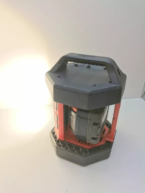 LAMPA BUDOWLANA HALOGEN LED MILWAUKEE M18 AL-0 + AKUMULATOR 3,0 AH ...