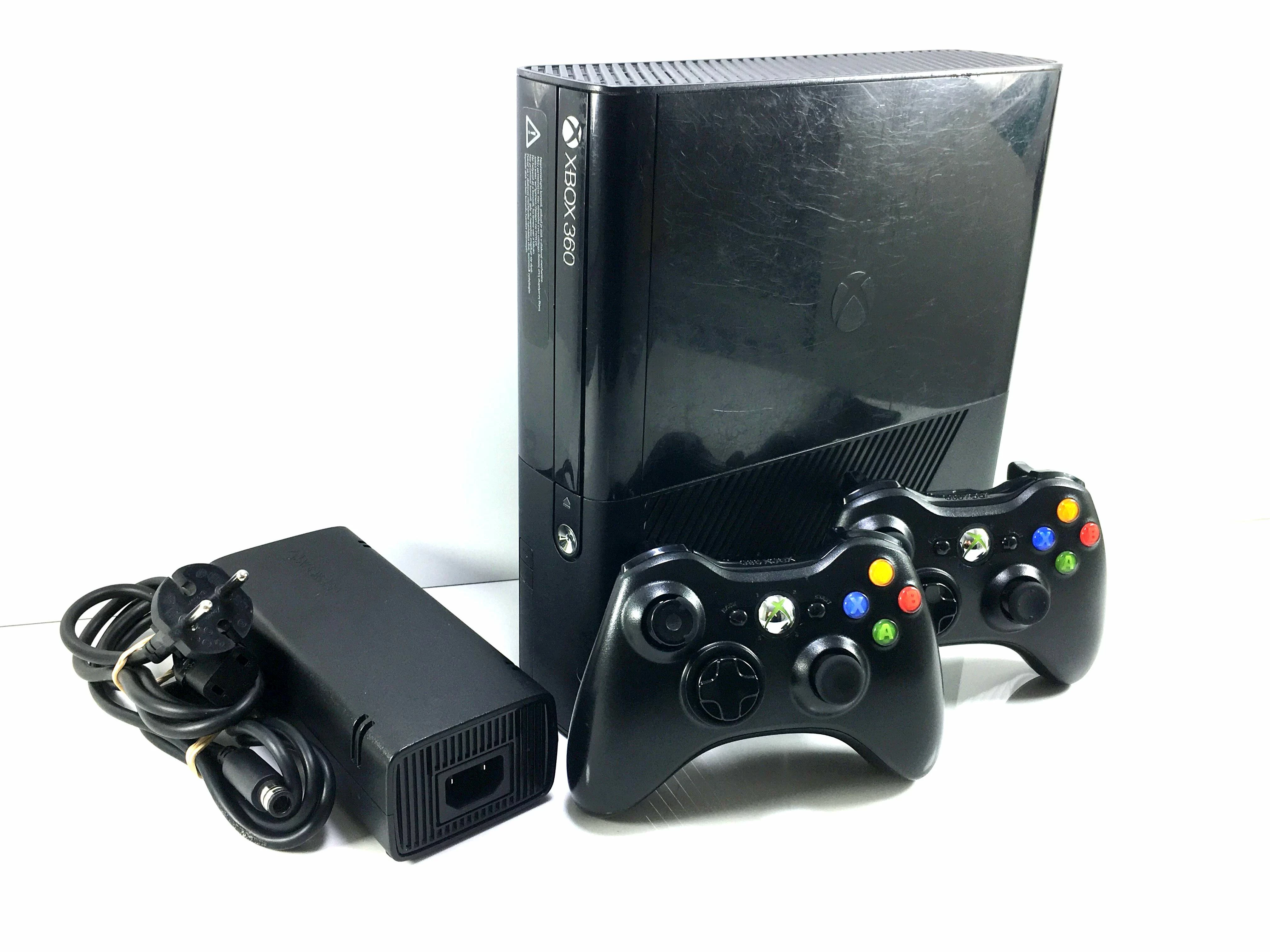 KONSOLA MICROSOFT XBOX 360 E 500GB + 2 PADY | Konsole | Loombard.pl