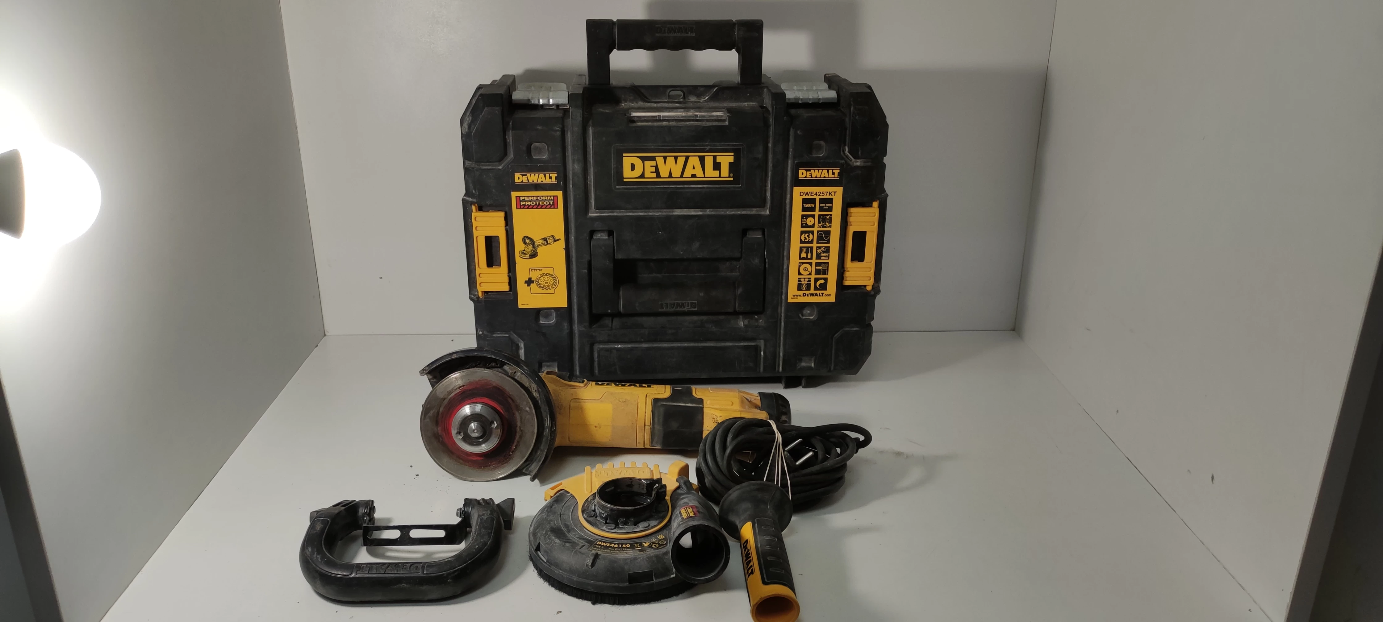 SZLIFIERKA KATAOWA DEWALT DWE 4257 WALIZKA | Szlifierki | Loombard.pl