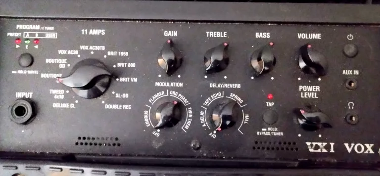 VOX VX I WZMACNIACZ GITAROWY Z EFEKTAMI | Gitarowe | Loombard.pl