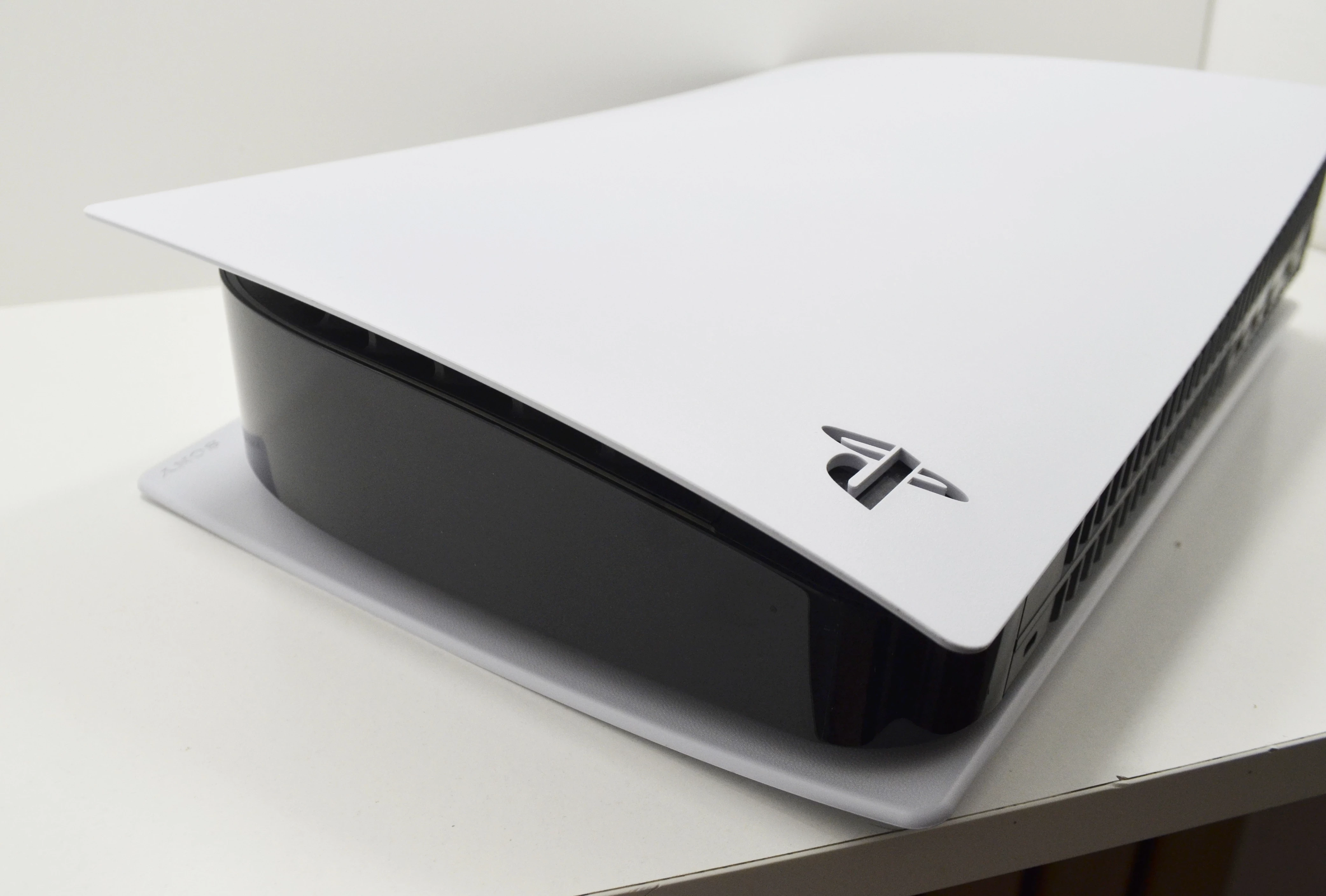 KONSOLA SONY PLAYSTATION 5 825 GB CFI-1216A GWA. | Konsole | Loombard.pl