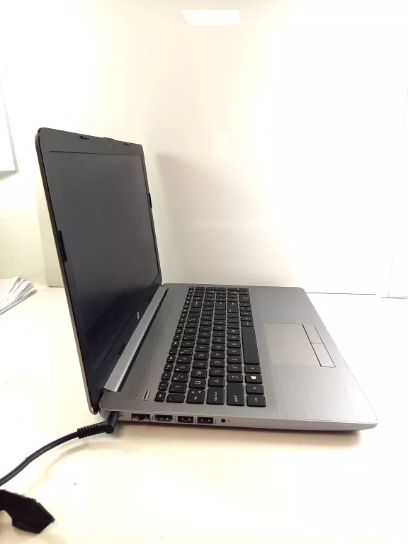 LAPTOP HP 255 G7 4/250GB RADEON R4 | Laptopy | Loombard.pl