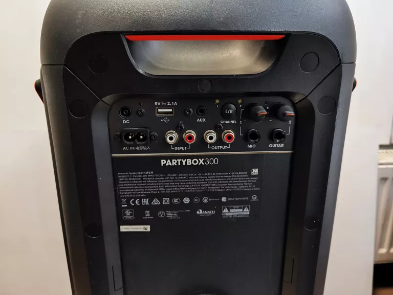 JBL PARTYBOX 300 CZARNY GŁOŚNIK BLUETOOTH Z AKUMULATOREM LED | Loombard.pl