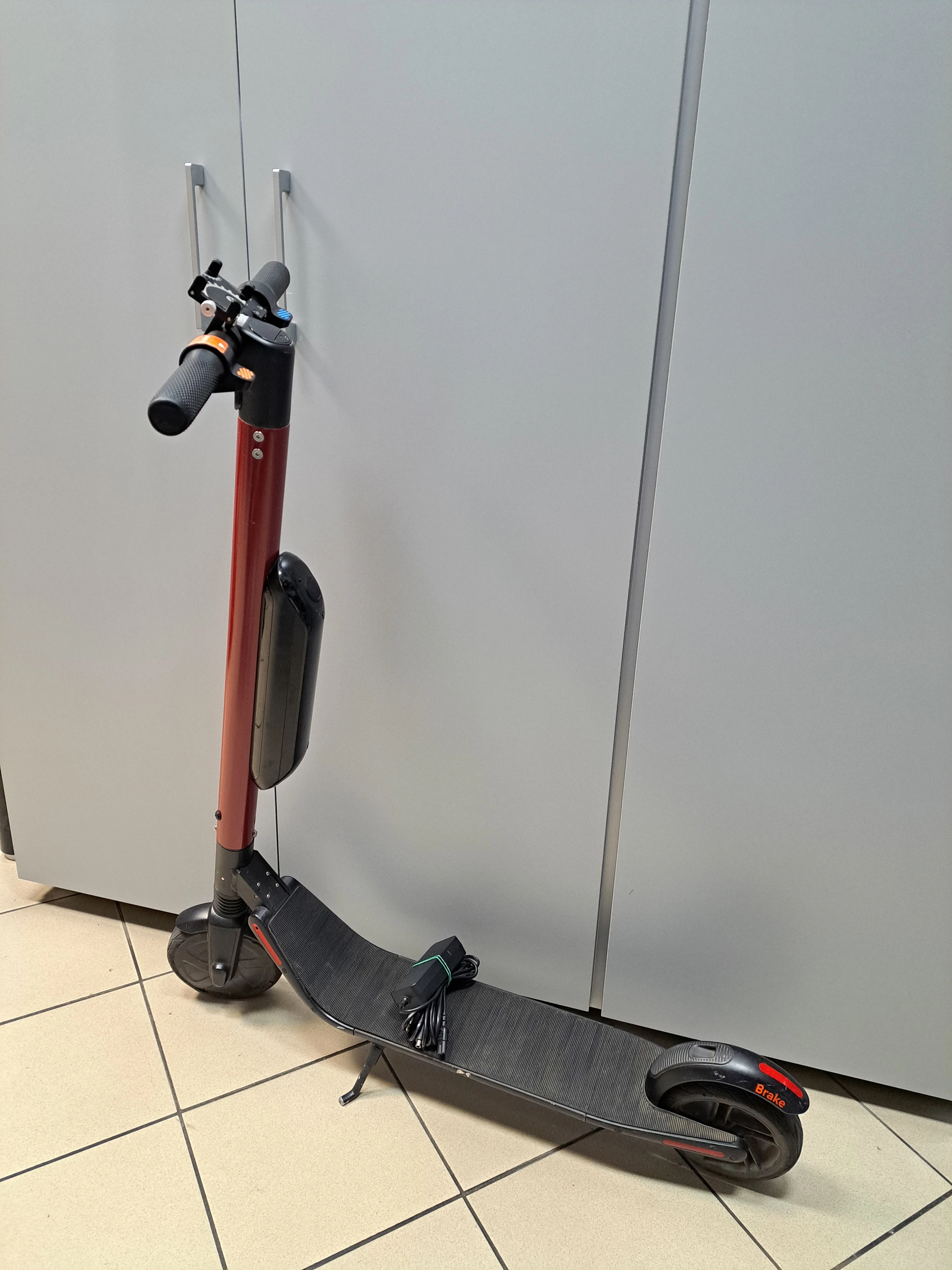 HULAJNOGA ELEKTRYCZNA SEGWAY NINEBOT ES2 + ZASILACZ | Hulajnogi ...