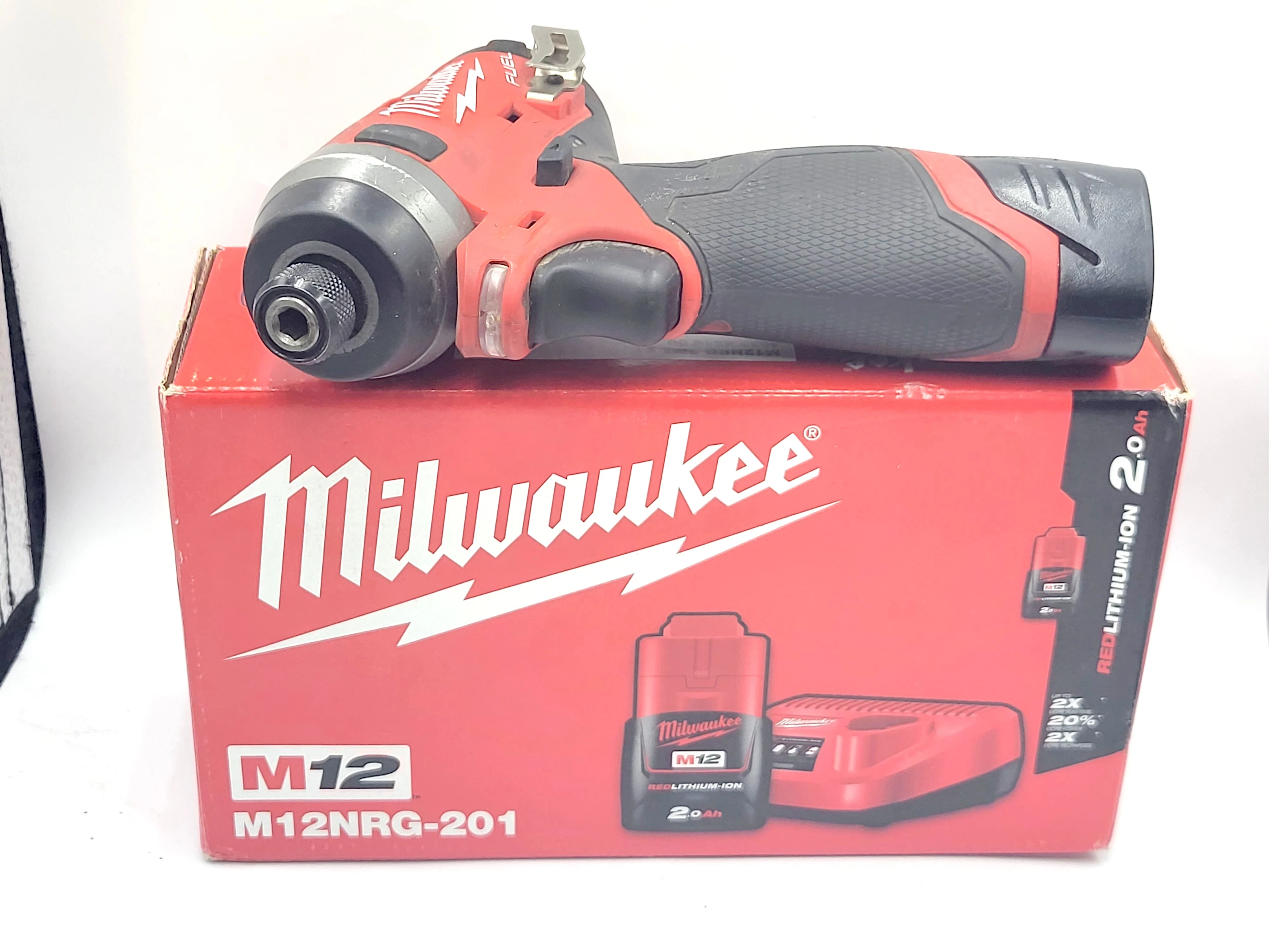 ZAKRĘTARKA UDAROWA MILWAUKEE M12 FID AKUMULATOR + ŁADOWARKA | Loombard.pl