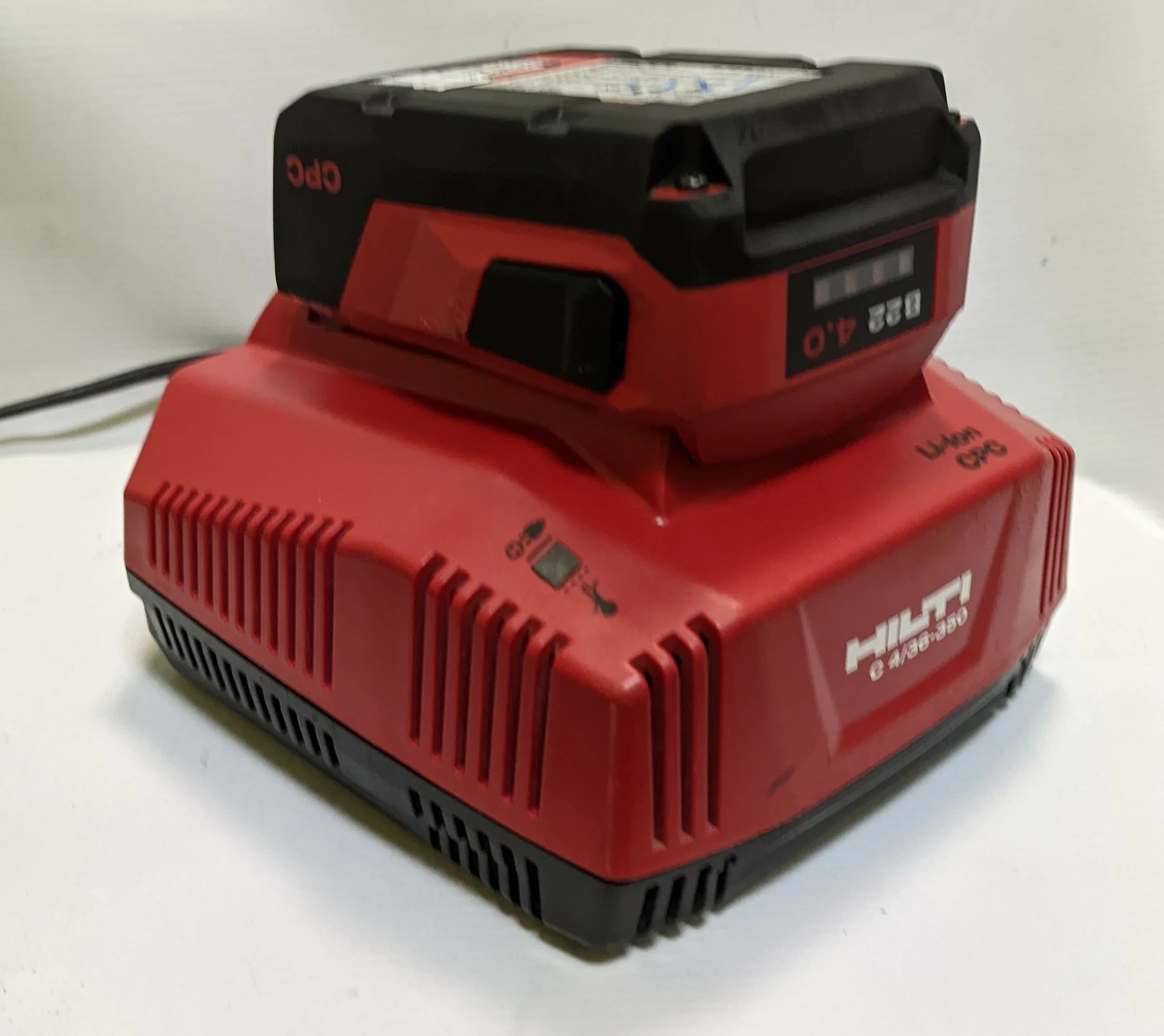 ŁADOWARKA HILTI C4/36-350 + BATERIA 4AH 21,6V | Ładowarki | Loombard.pl