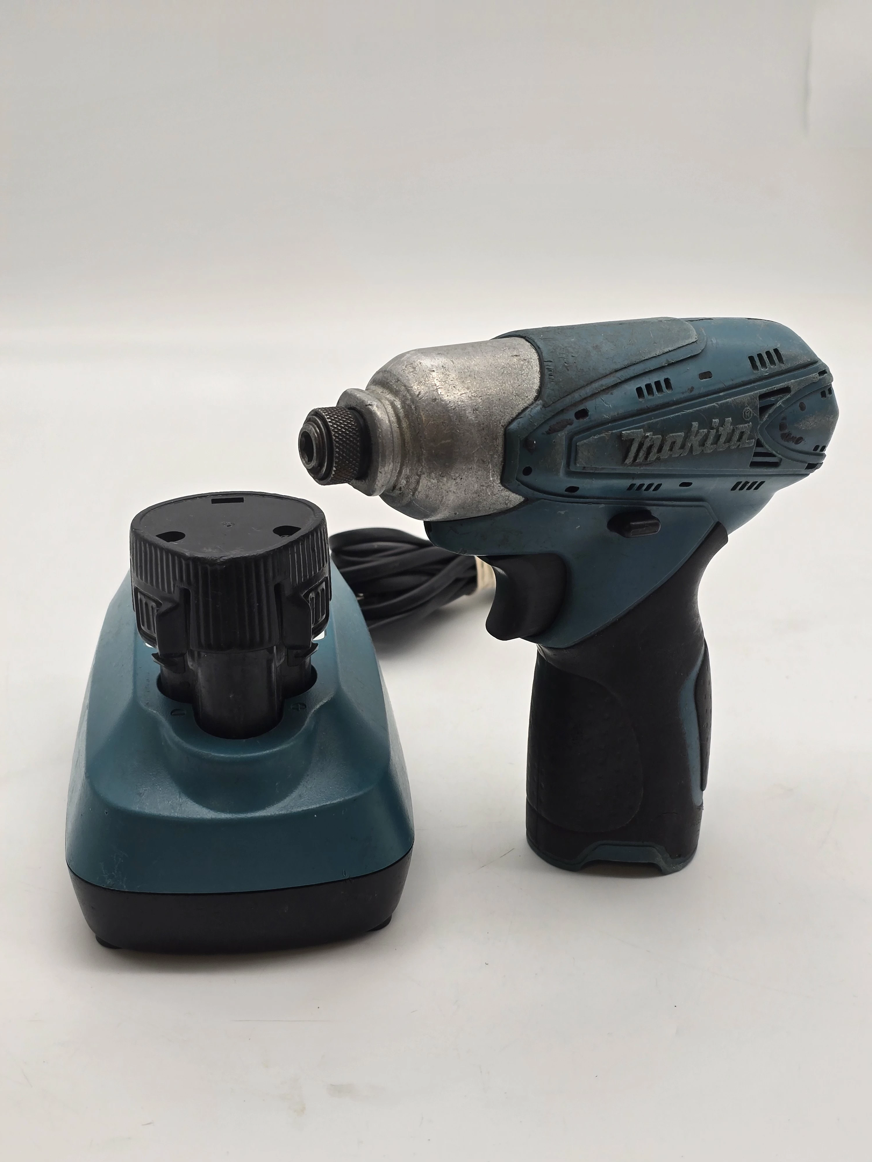 Makita td090d store