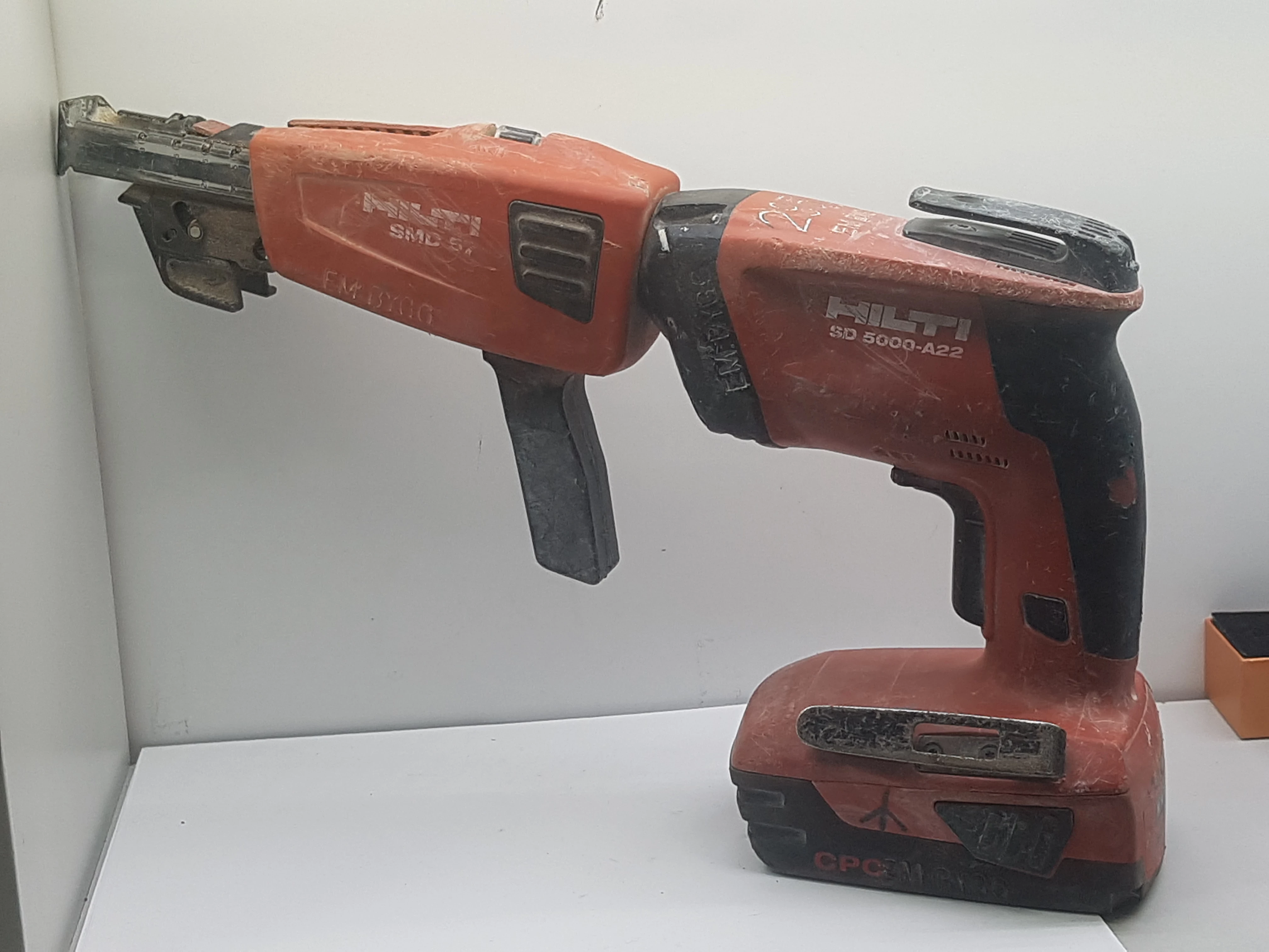 AKUMULATOROWA WKRĘTARKA HILTI SD 5000-A22+PODAJNIK SMD-57+BAT | Loombard.pl