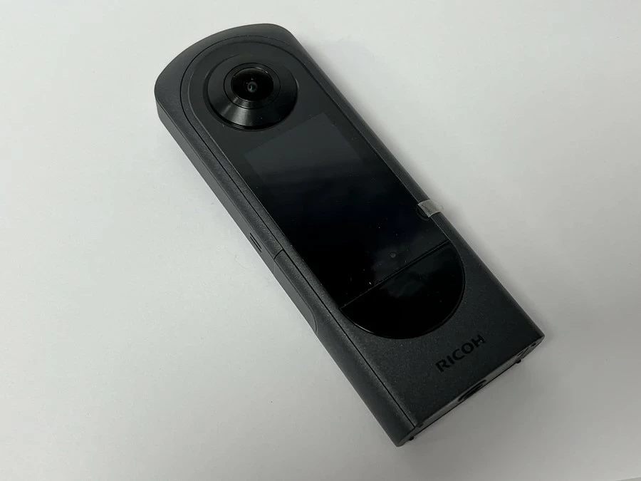 KAMERA SPORTOWA RICOH THETA X 4K UHD R04010 | Kamery cyfrowe | Loombard.pl