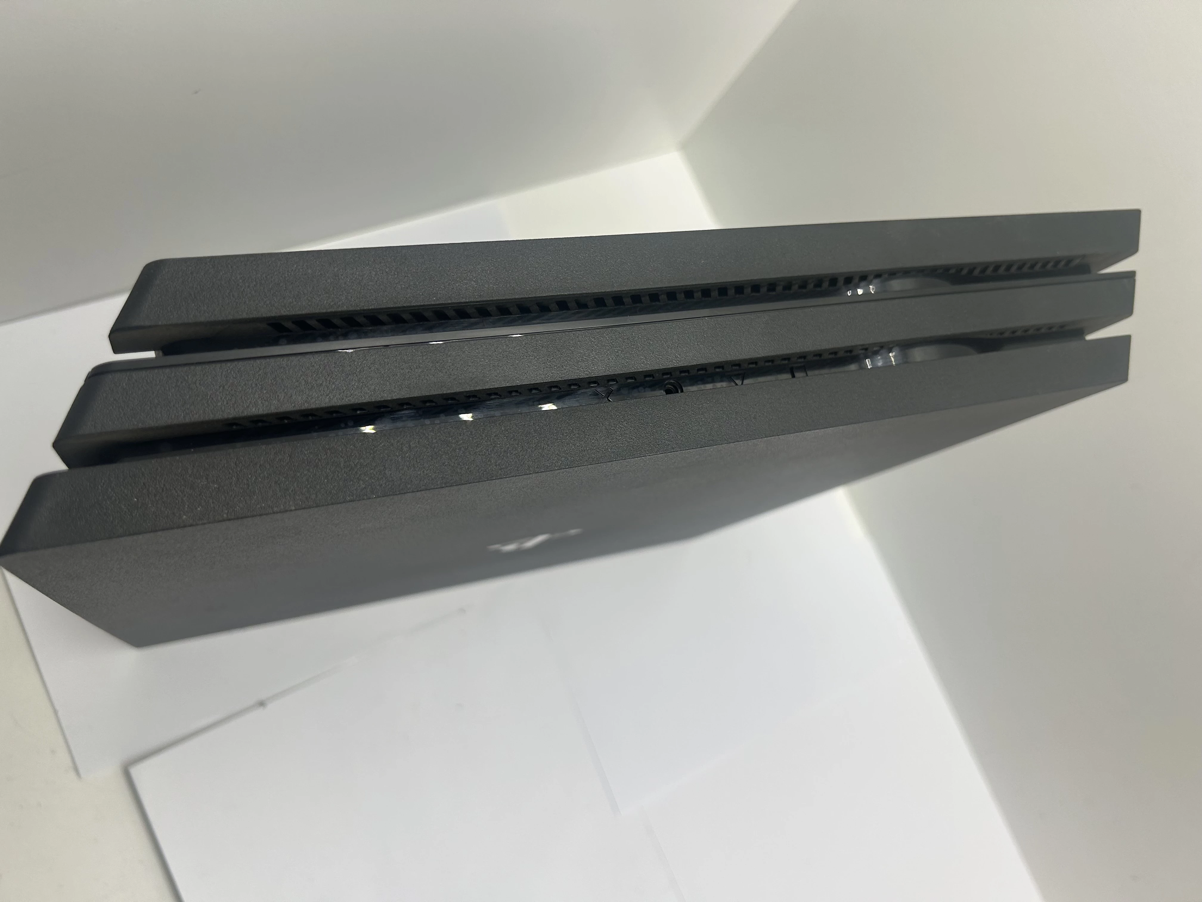 PLAYSTATION 4 PRO 1 TB PAD+OKABLOWANIE | Konsole | Loombard.pl