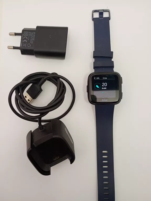 SMARTWATCH FITBIT VERSA CZARNY + ŁADOWARKA | Smartwatche | Loombard.pl