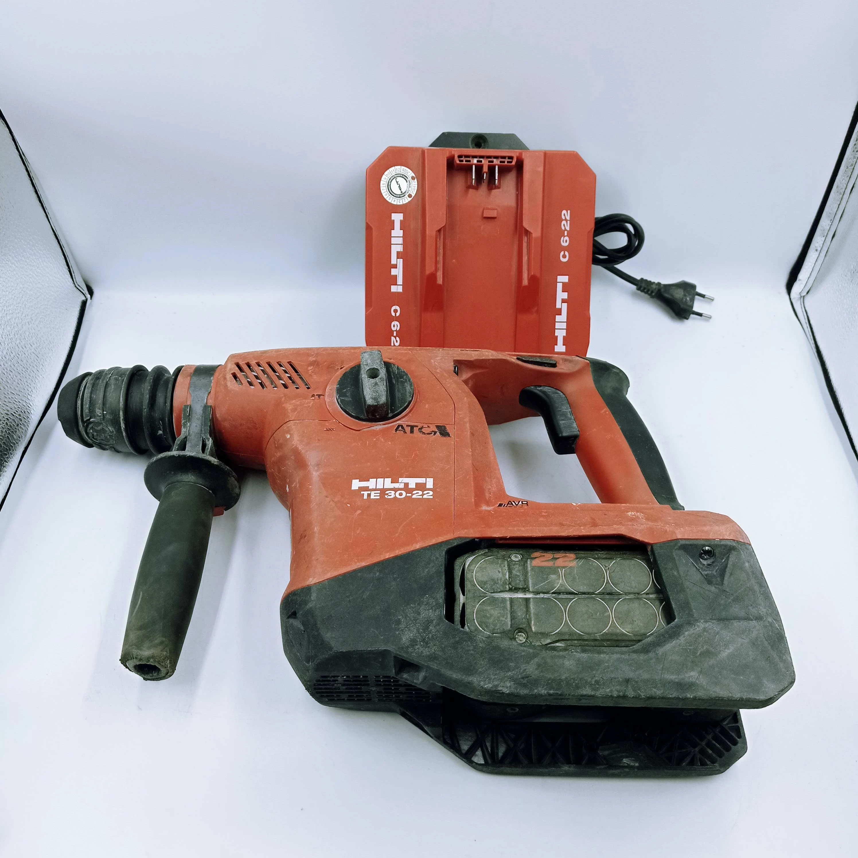 MŁOTOWIERTARKA HILTI TE 30-22 SDS PLUS 21,6 V Z BATERIĄ I ŁADOWARKĄ ...
