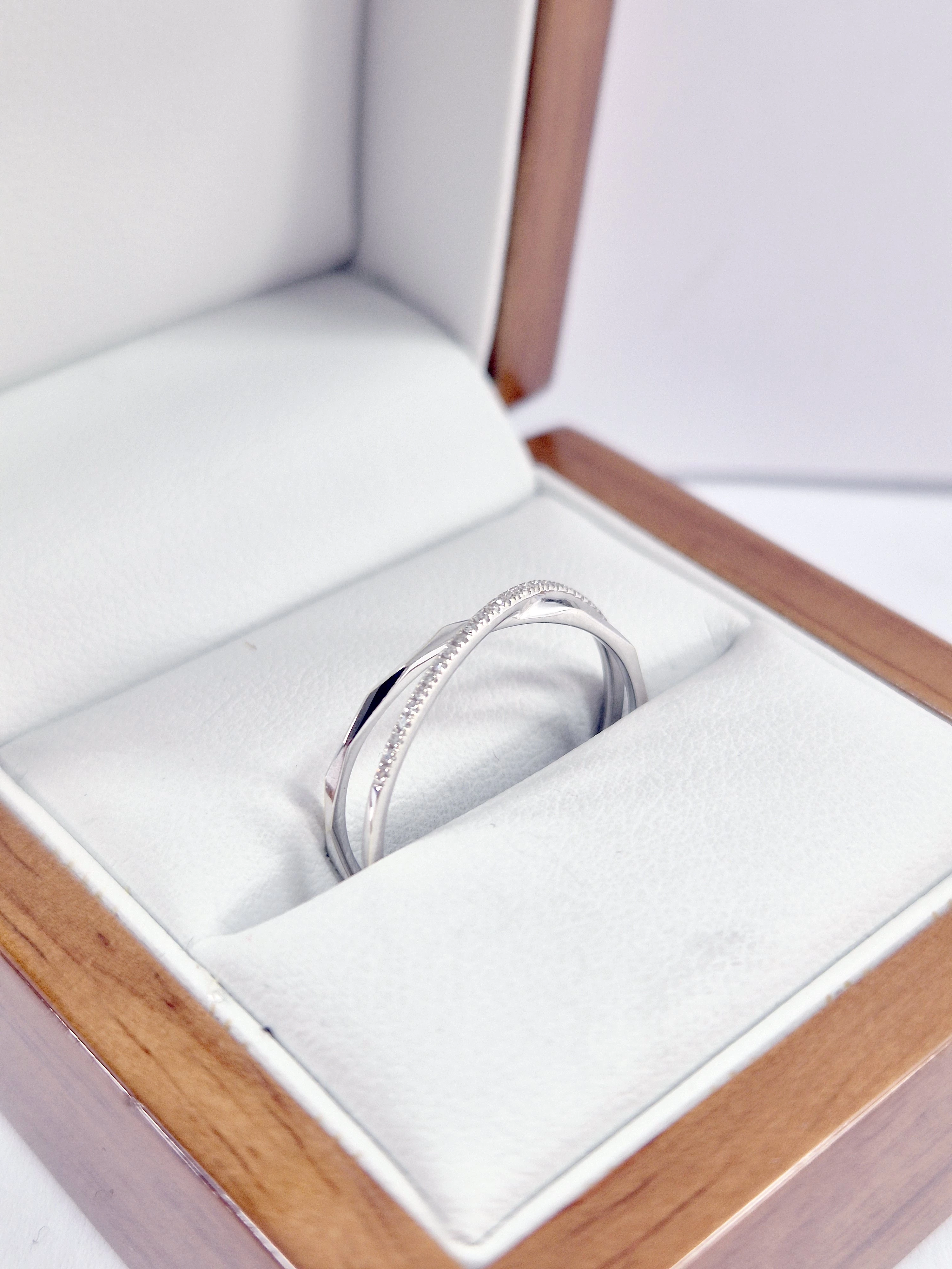 ZŁOTY PIERŚCIOENK Z DIAMENTAMI 375 0,09CT 1,59G R19 | Pierścionki, obrączki | Loombard.pl