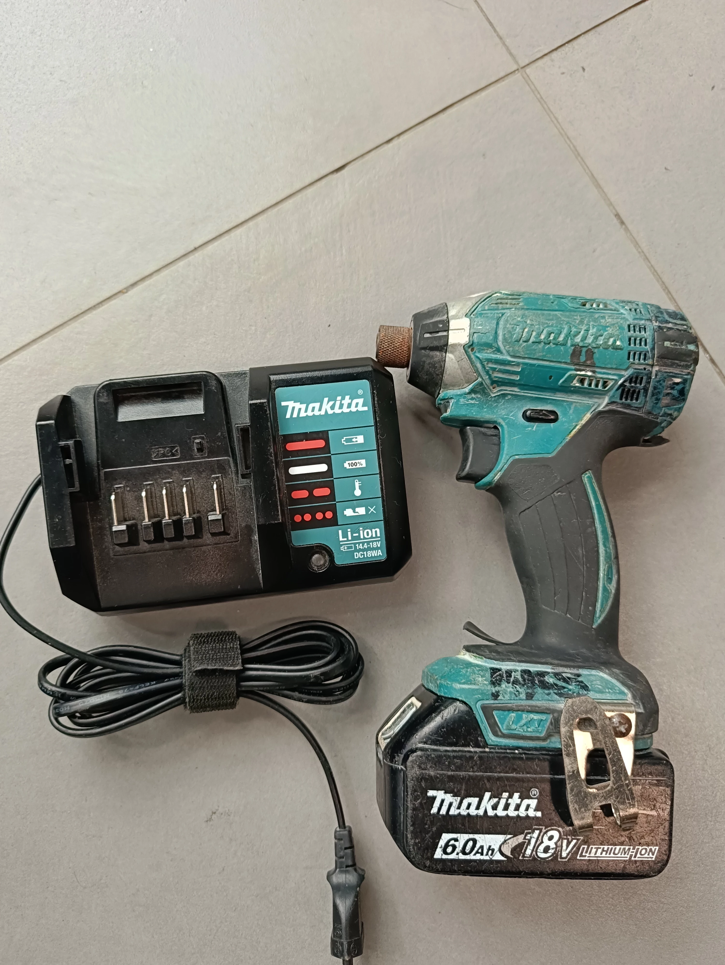 ZAKRĘTARKA UDAROWA MAKITA DTD152Z 18V LXT 165NM AKUMULATOR + ŁADOWARKA ...
