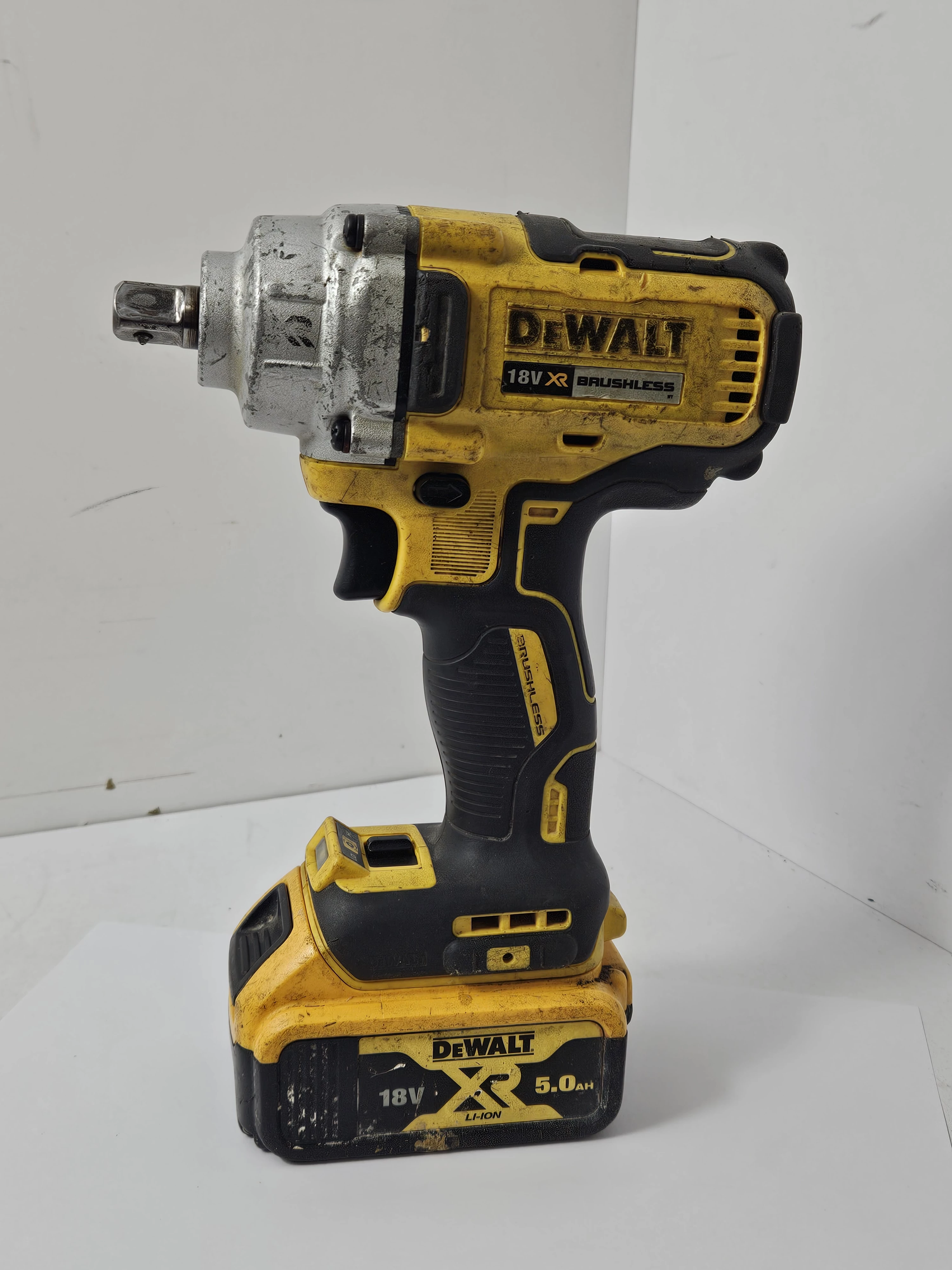 KLUCZ UDAROWY DEWALT DCF894 + AKU 5 AH | Klucze udarowe | Loombard.pl