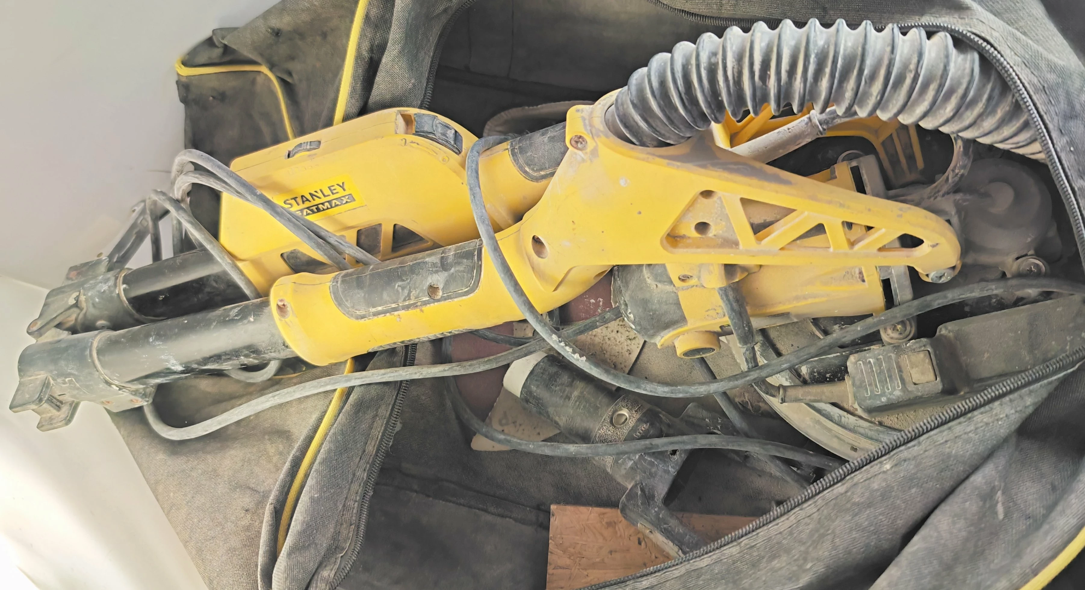 SZLIFIERKA DO GIPSU STANLEY SFMEE500 215MM 750W TORBA | Szlifierki ...