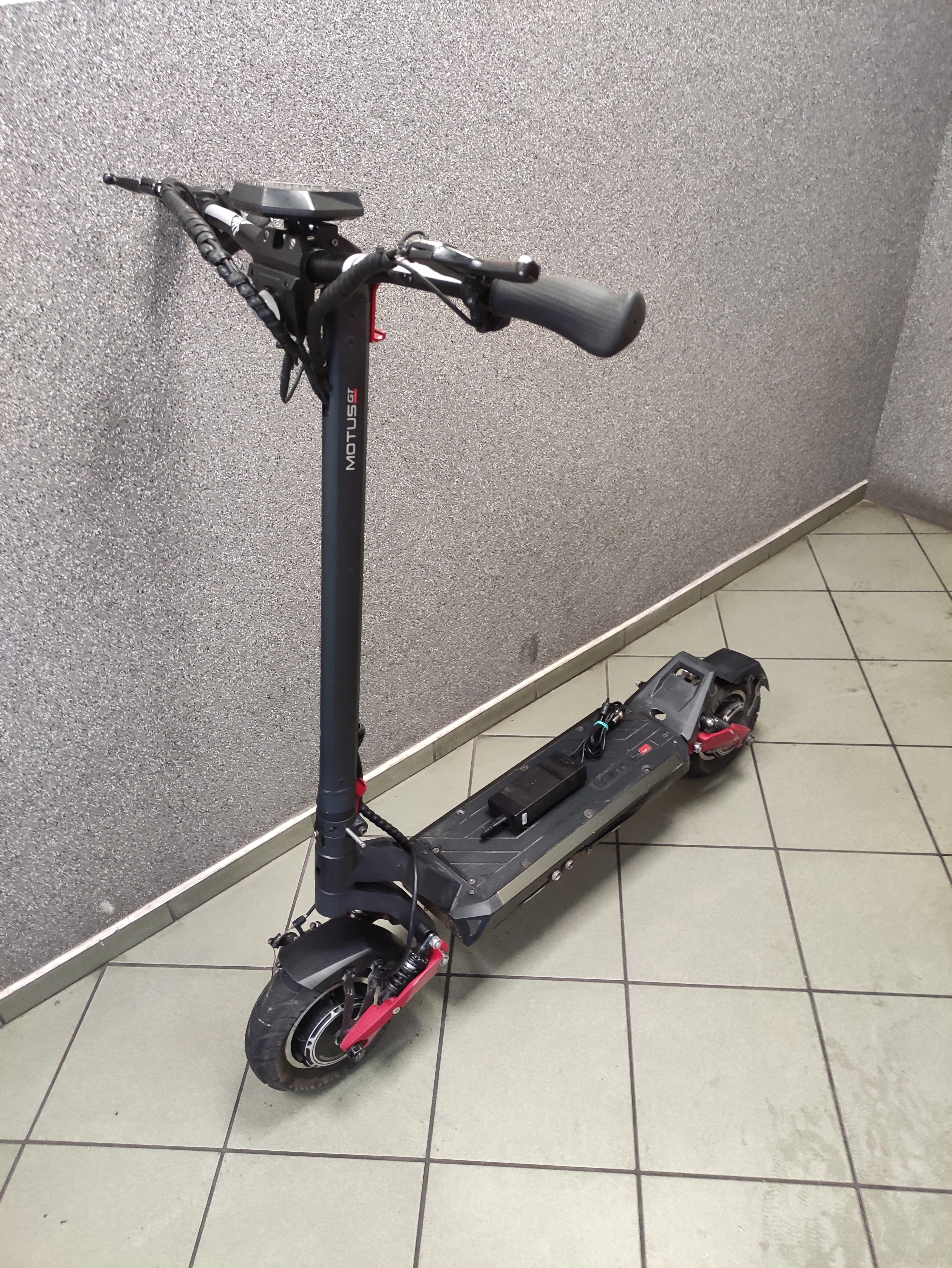 HULAJNOGA ELEKTRYCZNA MOTUS PRO 10 SPORT GT ŁADOWARKA | Hulajnogi elektryczne | Loombard.pl