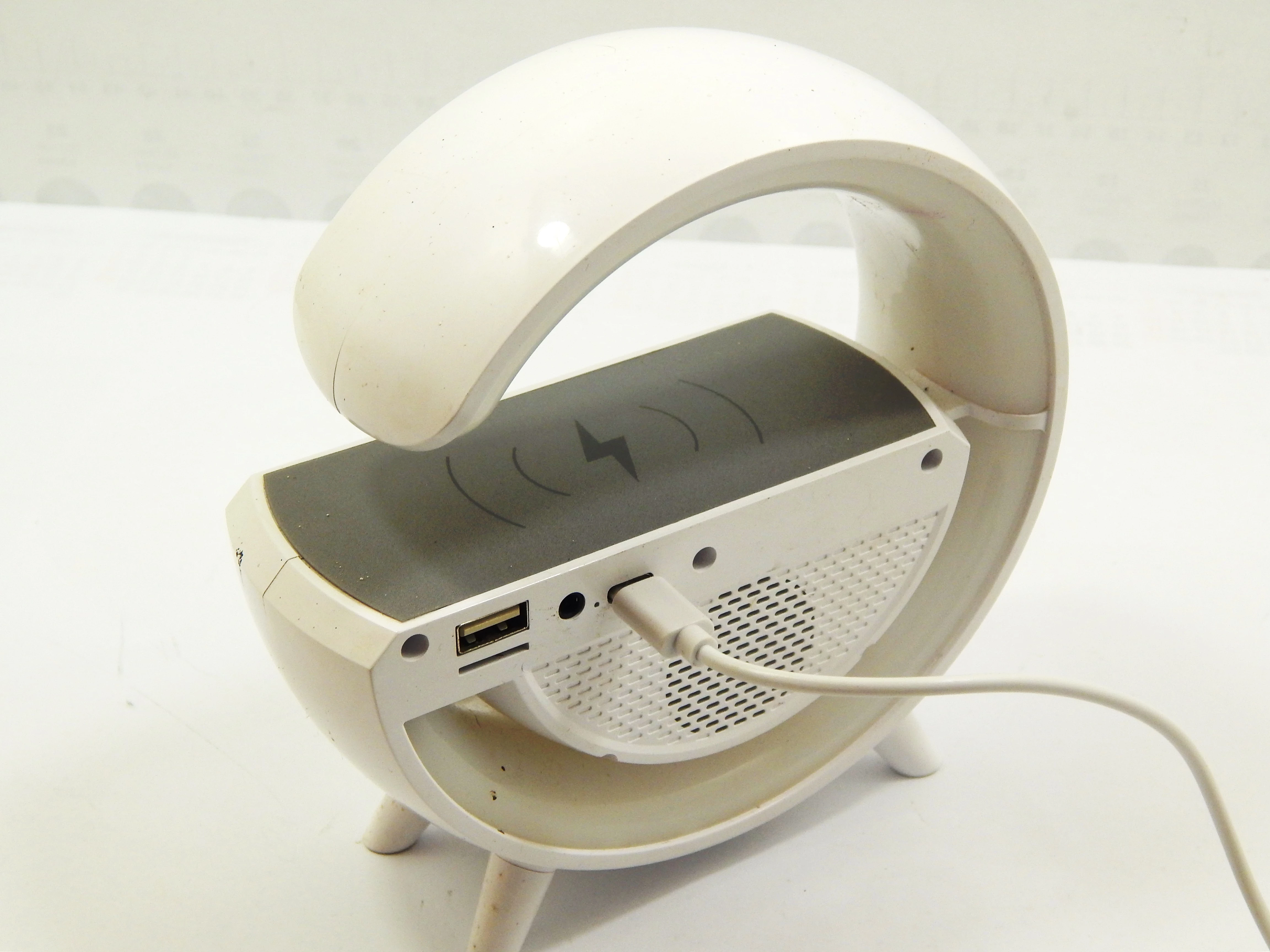 GŁOŚNIK Z ŁADOWARKĄ BEZPRZEWODOWĄ SETTY | Głośniki przenośne | Loombard.pl