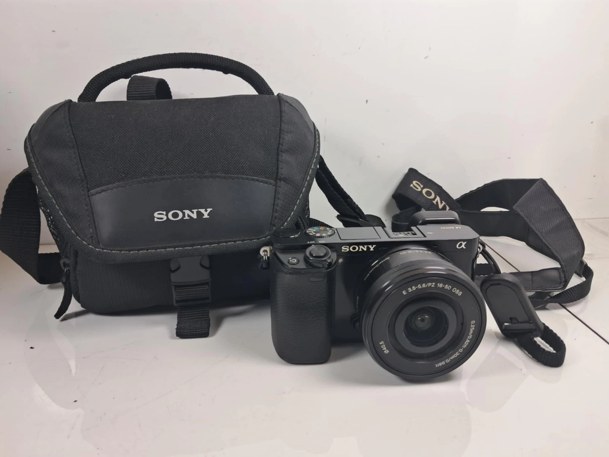 APARAT SONY ALPHA 6000 + OBIEKTYW/ FUTERAŁ SUPER STAN! | Bezlusterkowce | Loombard.pl