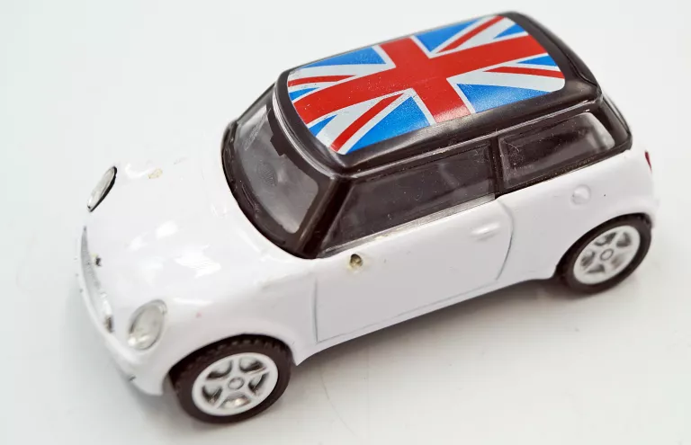 MINI COOPER Z FLAGĄ BRYTYJSKĄ TOP MARK | Samochody | Loombard.pl