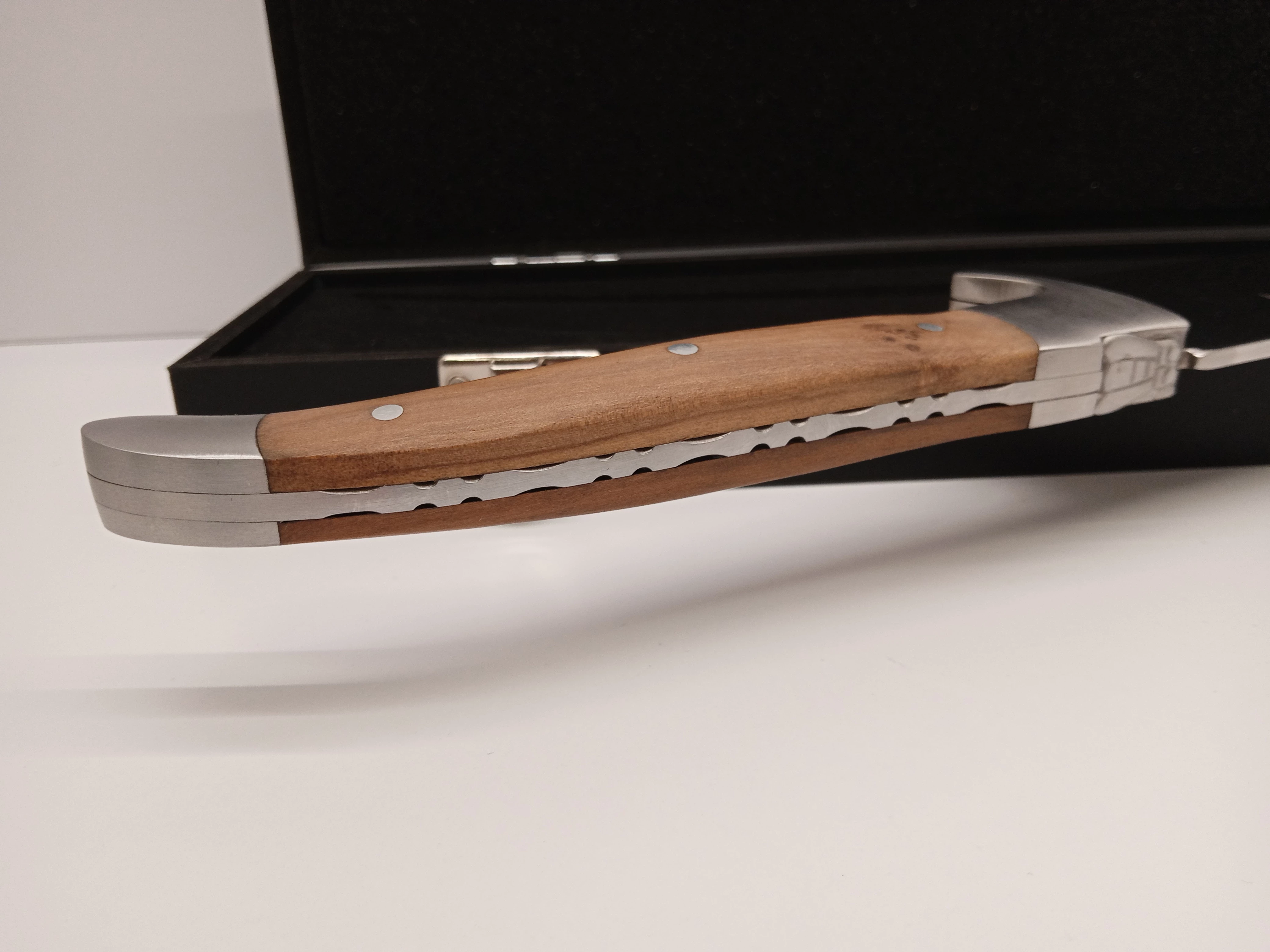 SZABLA DO OTWIERANIA SZAMPANA LAGUIOLE | Pojedyncze noże | Loombard.pl